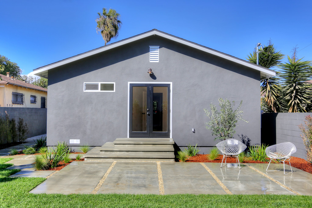 Chic Modern Renovation of a Boxy Post-War Boom House | iDesignArch ...