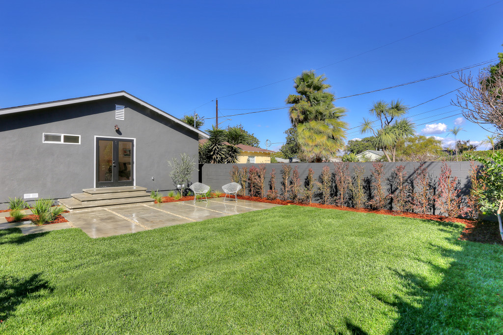 Chic Modern Renovation of a Boxy Post-War Boom House | iDesignArch ...