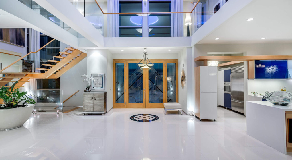 Exquisite Contemporary Waterfront Home With Dramatic Coastal Views ...