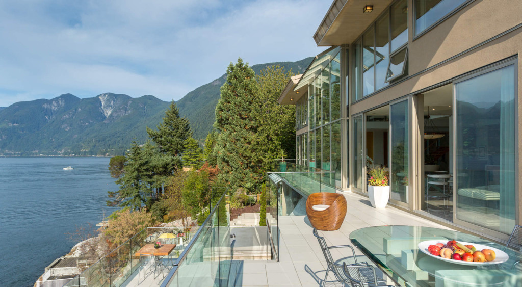 Exquisite Contemporary Waterfront Home With Dramatic Coastal Views ...