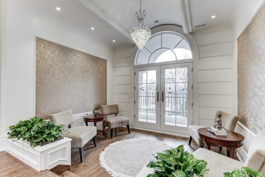 Palatial Mansion with Stylish Combination of Classic & Modern ...