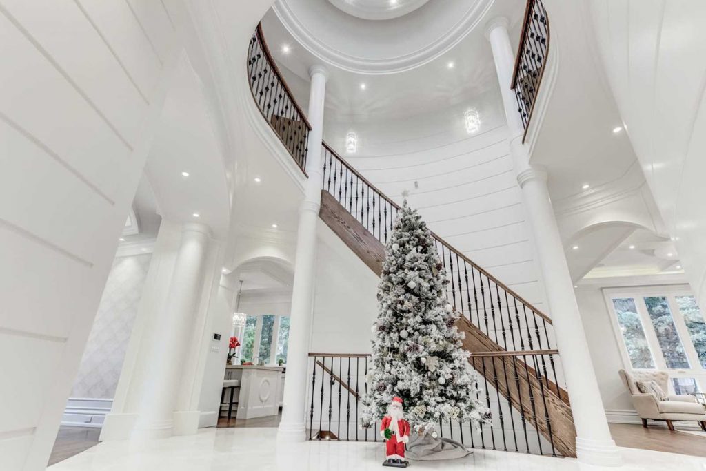 Palatial Mansion with Stylish Combination of Classic & Modern ...