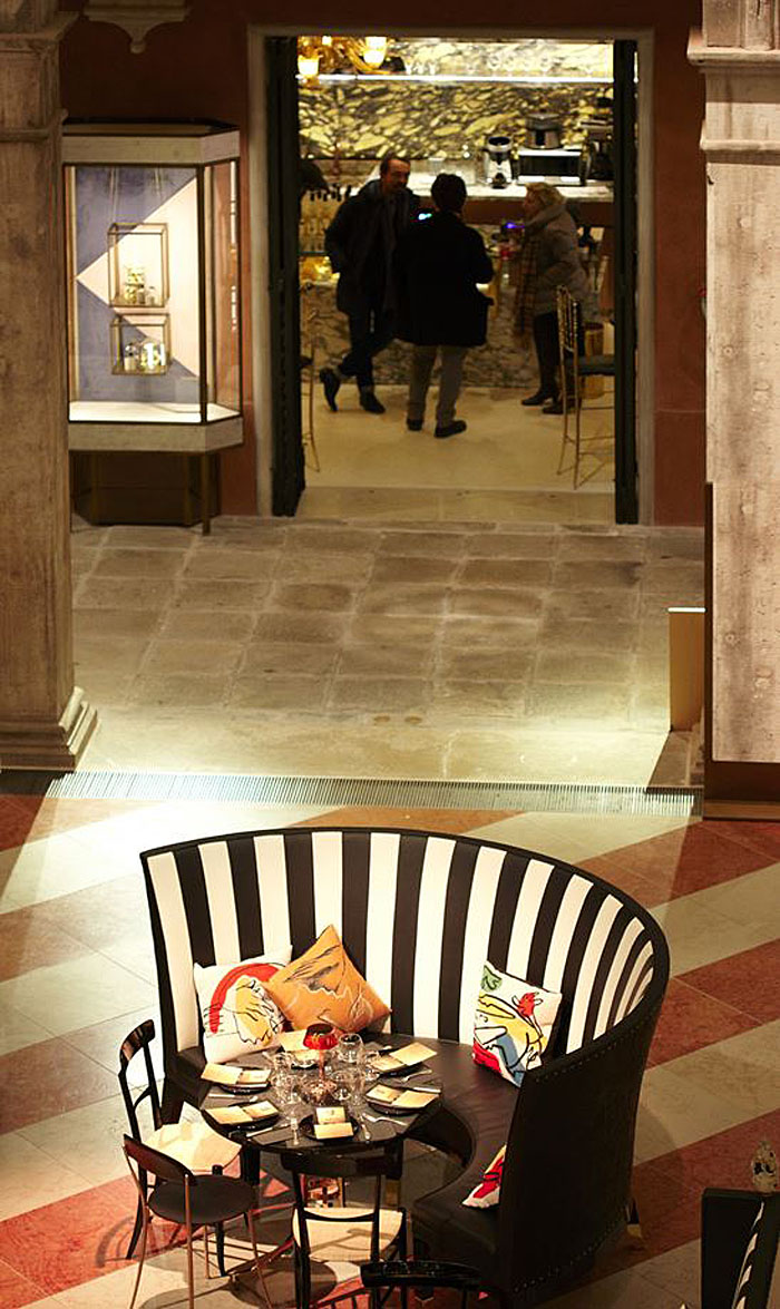 AMO Café Restaurant: A Theatrical Venetian Experience | iDesignArch ...