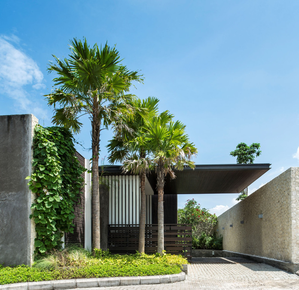 Modern Resort Villa With Balinese Theme