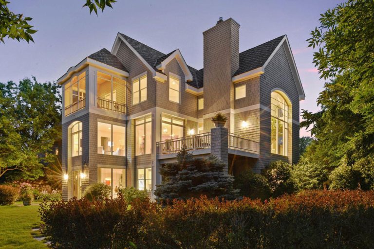 Exclusive Golf Estate Sophisticated Cottage Style Design