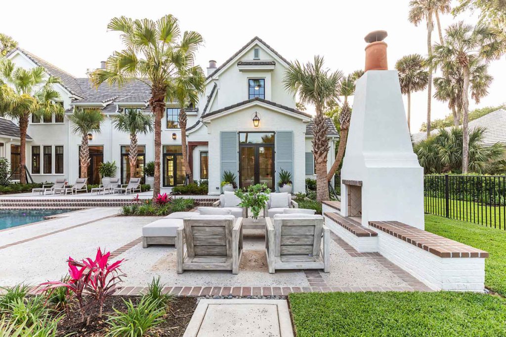 Coastal Floridian Home with Breezy Summer Vibe