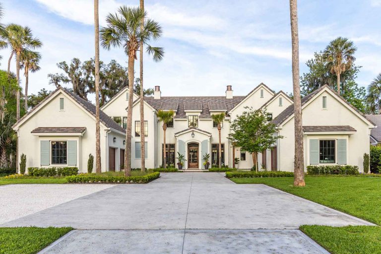 Coastal Floridian Home with Breezy Summer Vibe