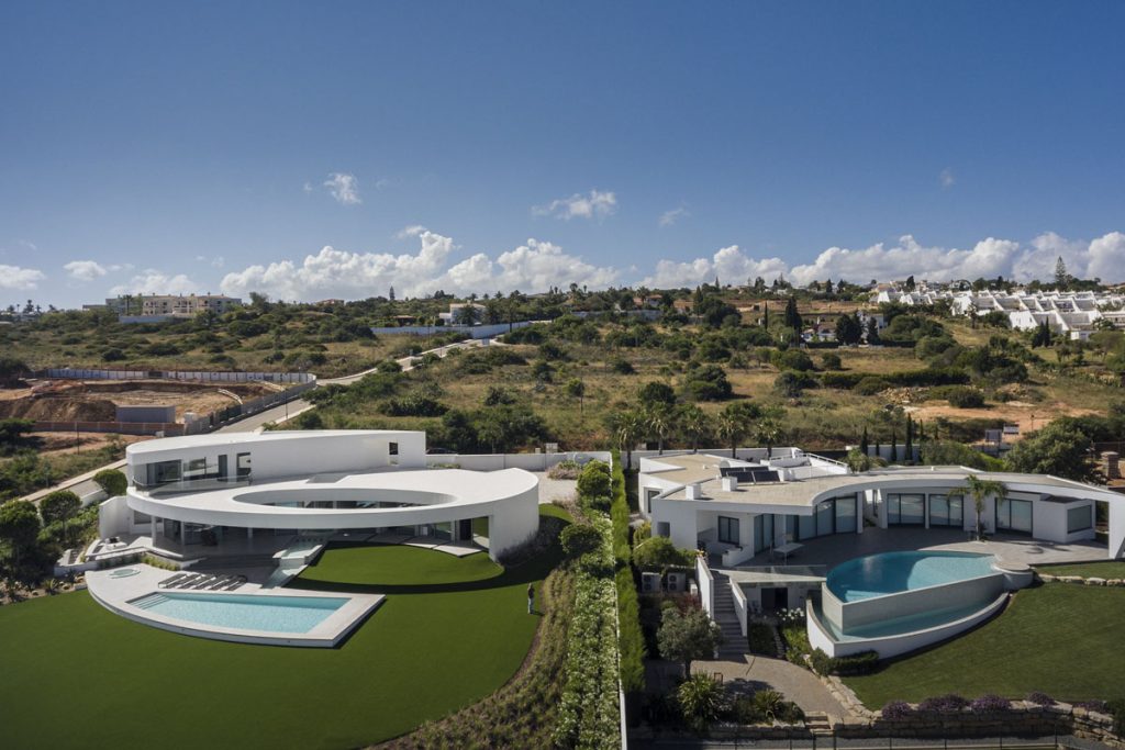 Contemporary Elliptical House with Organic Architectural Design ...