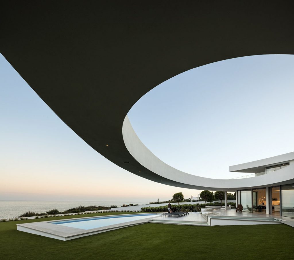 Contemporary Elliptical House with Organic Architectural Design ...