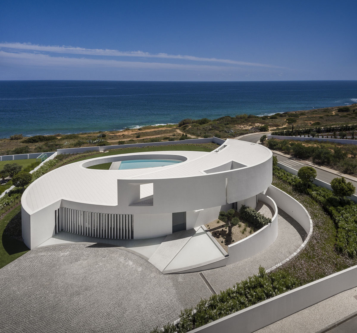 Contemporary Elliptical House with Organic Architectural Design ...