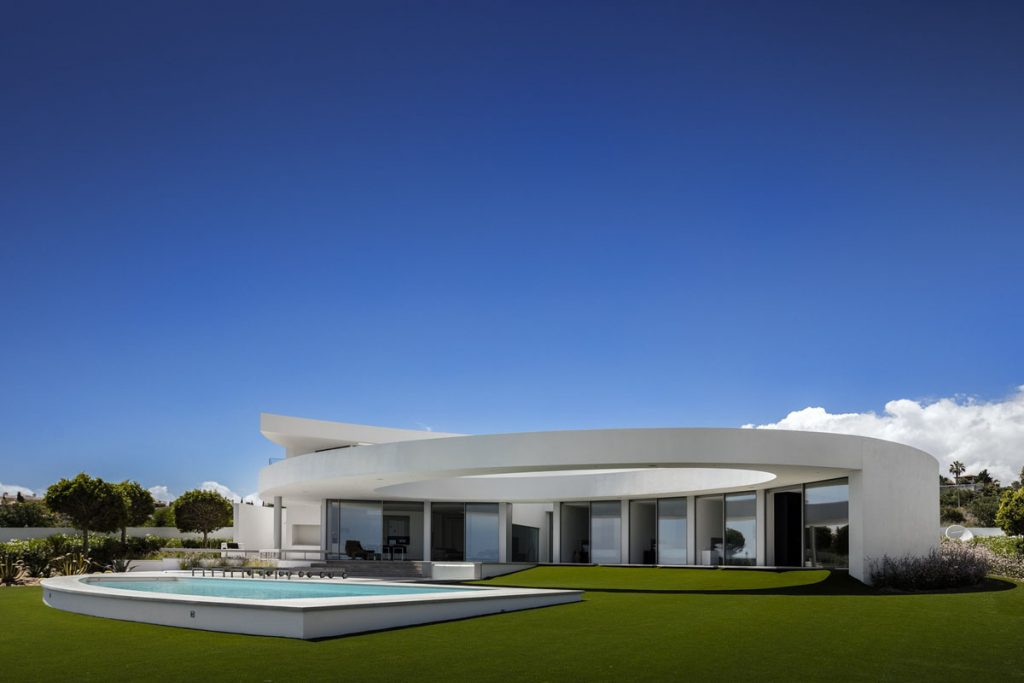 Contemporary Elliptical House with Organic Architectural Design ...