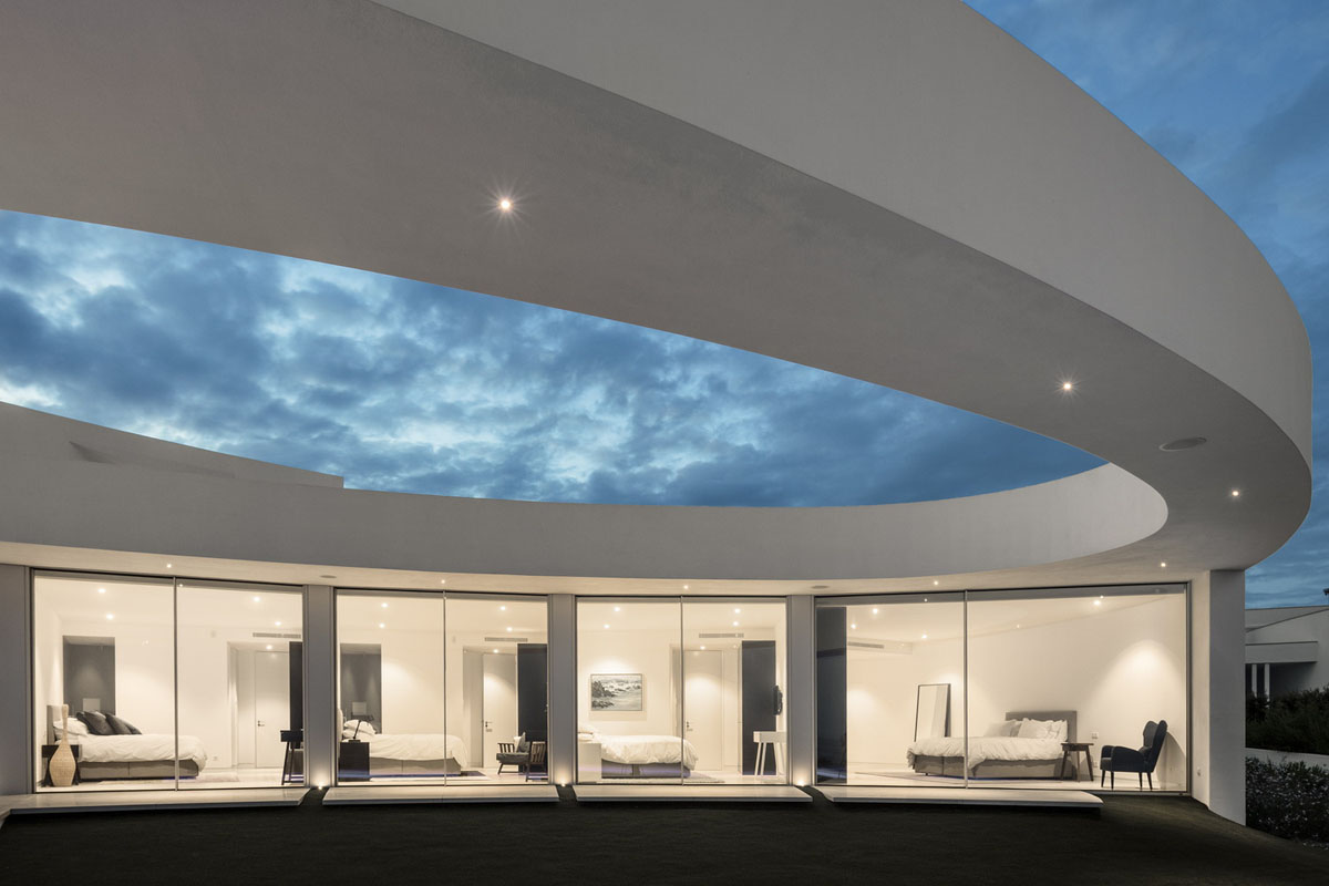 Contemporary Elliptical House with Organic Architectural Design ...