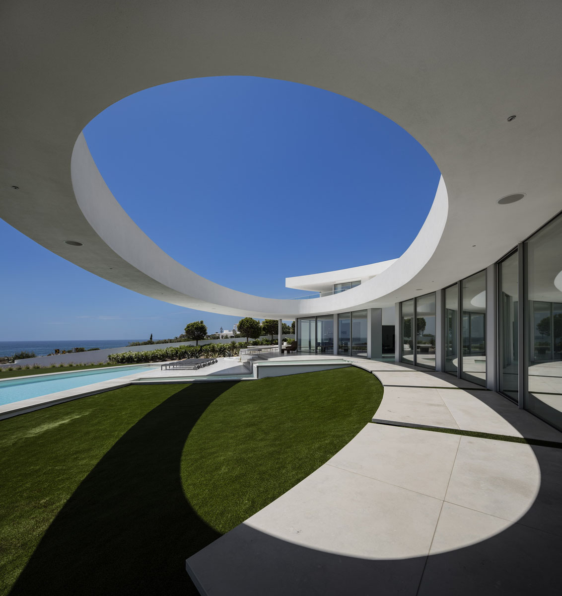 Contemporary Elliptical House with Organic Architectural Design ...
