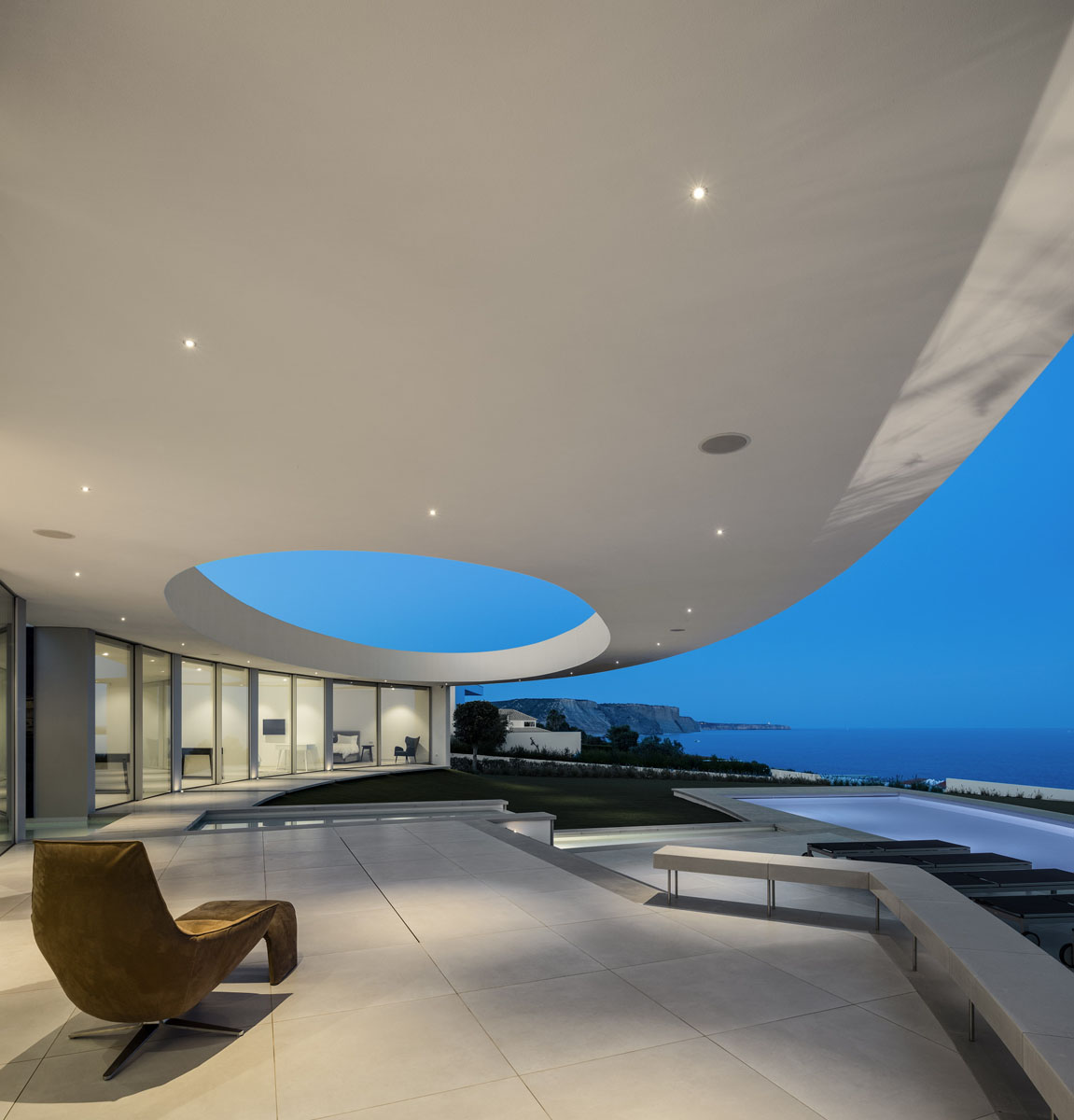 Contemporary Elliptical House with Organic Architectural Design ...