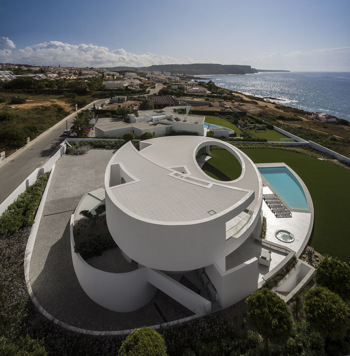Contemporary Elliptical House with Organic Architectural Design ...