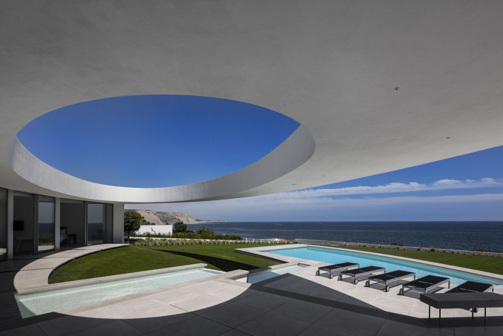Contemporary Elliptical House with Organic Architectural Design ...