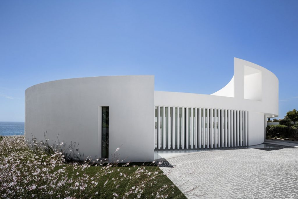 Contemporary Elliptical House with Organic Architectural Design ...