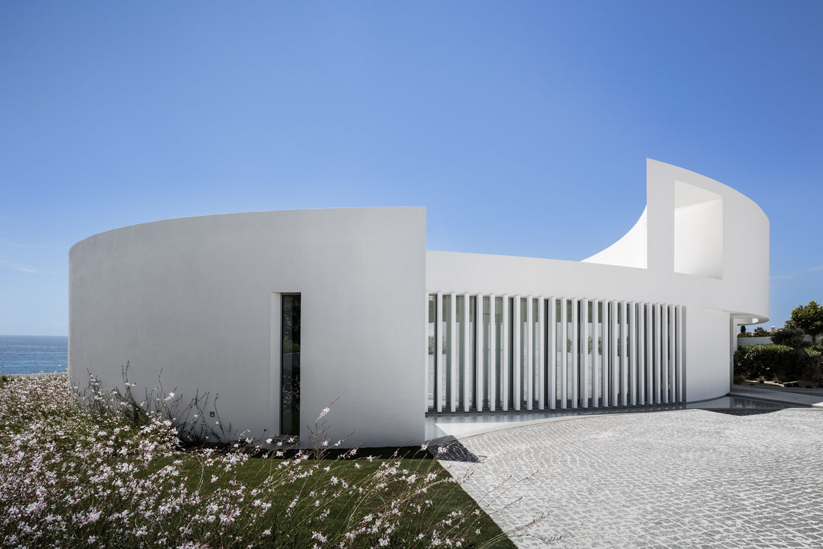 Contemporary Elliptical House with Organic Architectural Design ...