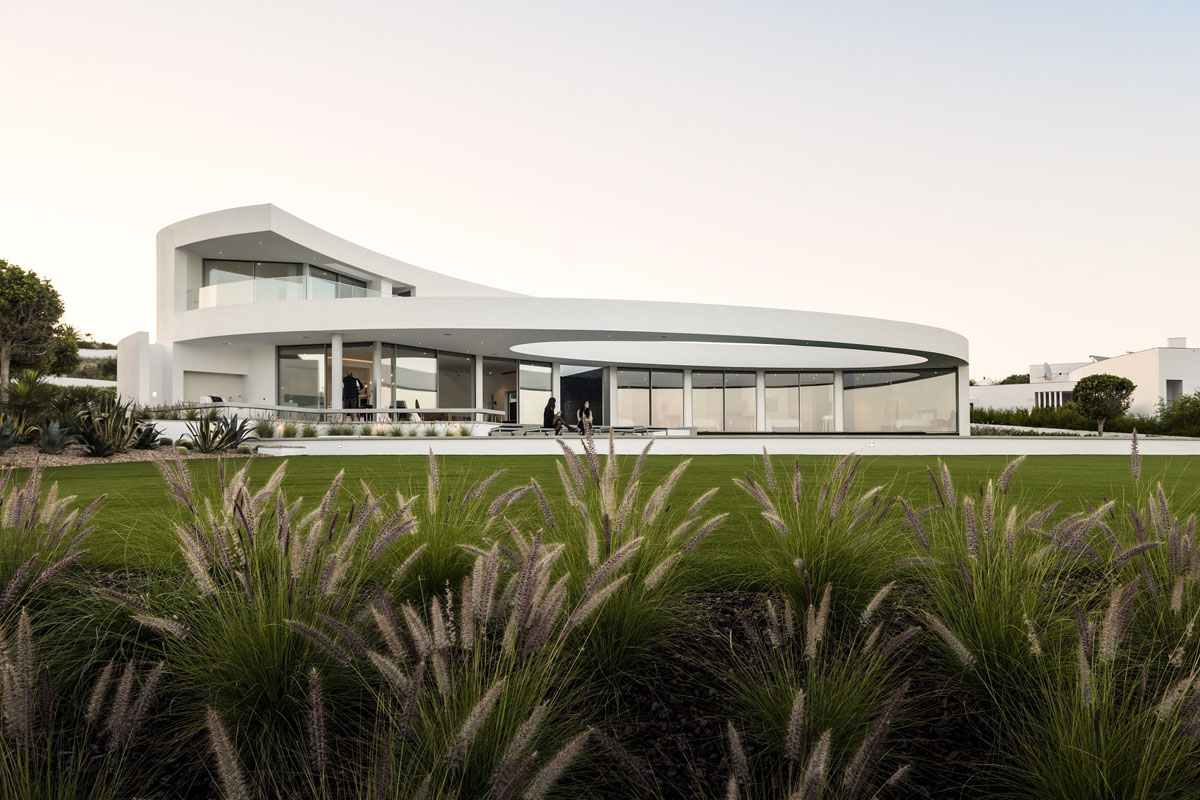 Contemporary Elliptical House with Organic Architectural Design ...