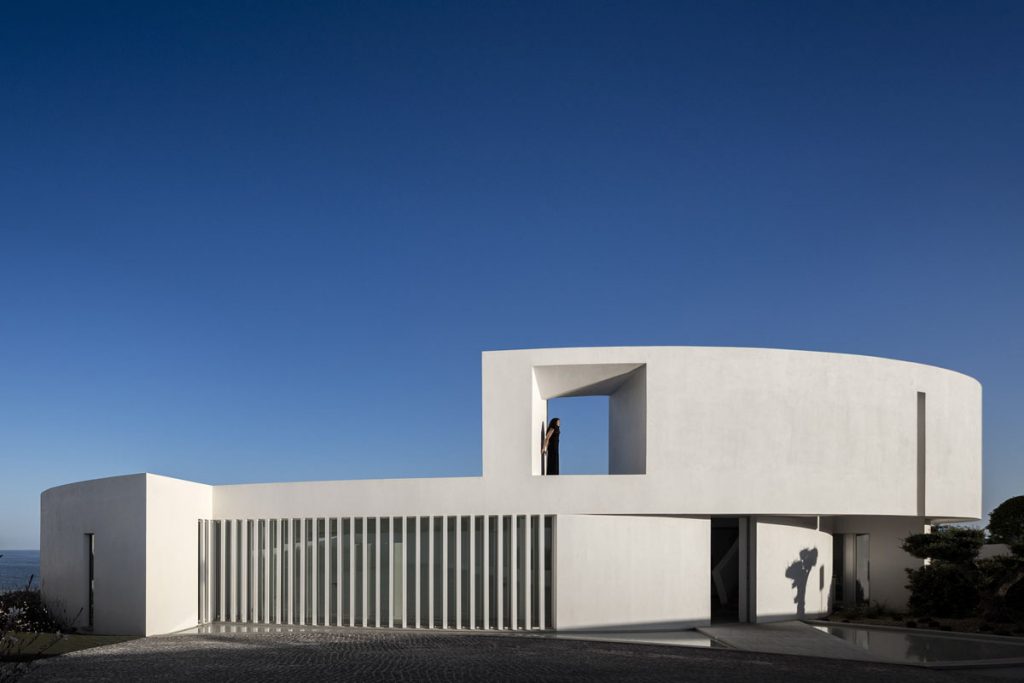 Contemporary Elliptical House with Organic Architectural Design ...