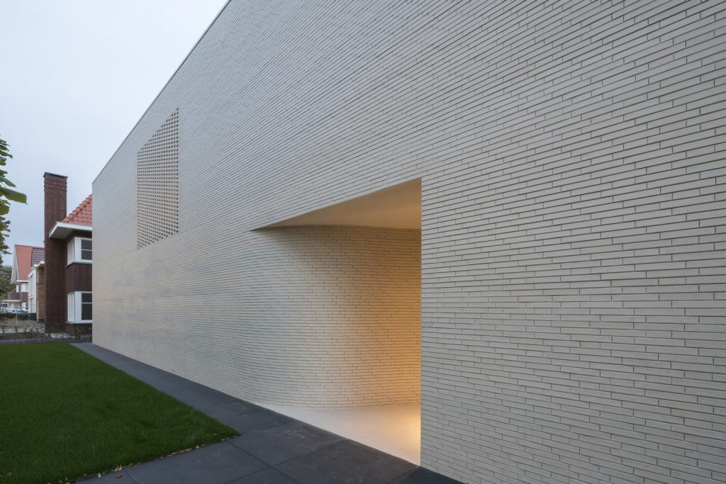 Avant-Garde Architecture of a Private Home with Modernist Approach ...