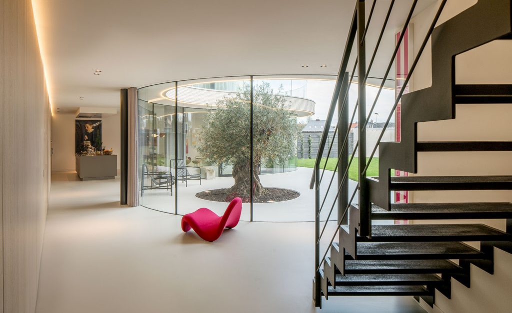 Avant-Garde Architecture of a Private Home with Modernist Approach ...