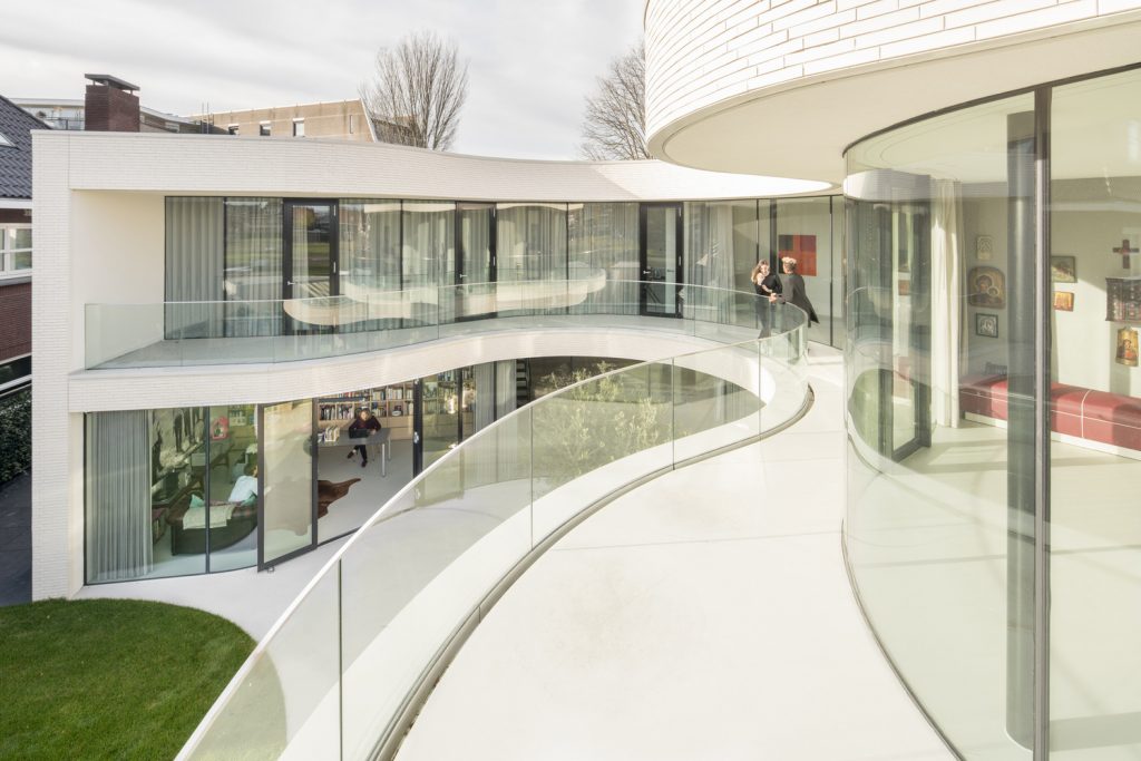 Avant-Garde Architecture of a Private Home with Modernist Approach ...