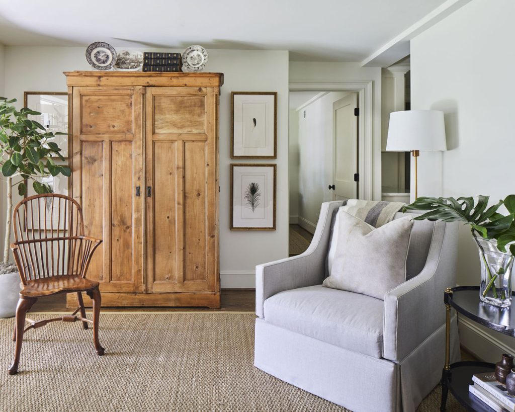 Suburban Cottage: Old World Charm Meets Refined Modernity