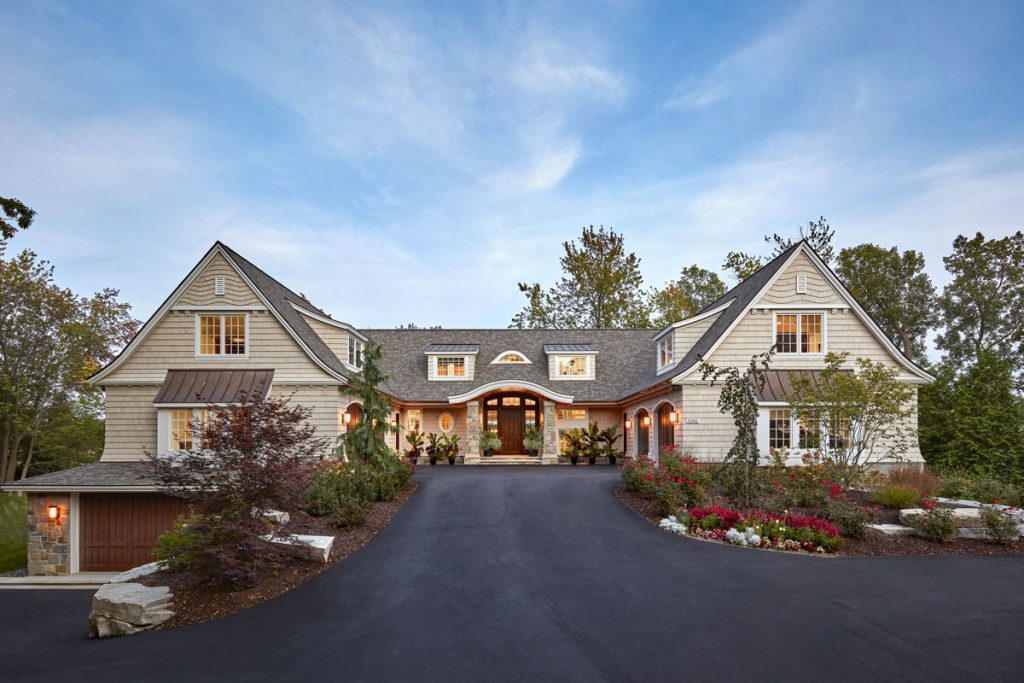 Traditional Lake House with Hybrid Architectural Design