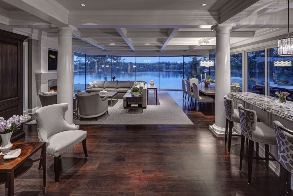 Traditional Lake House with Hybrid Architectural Design