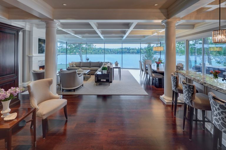 Traditional Lake House with Hybrid Architectural Design