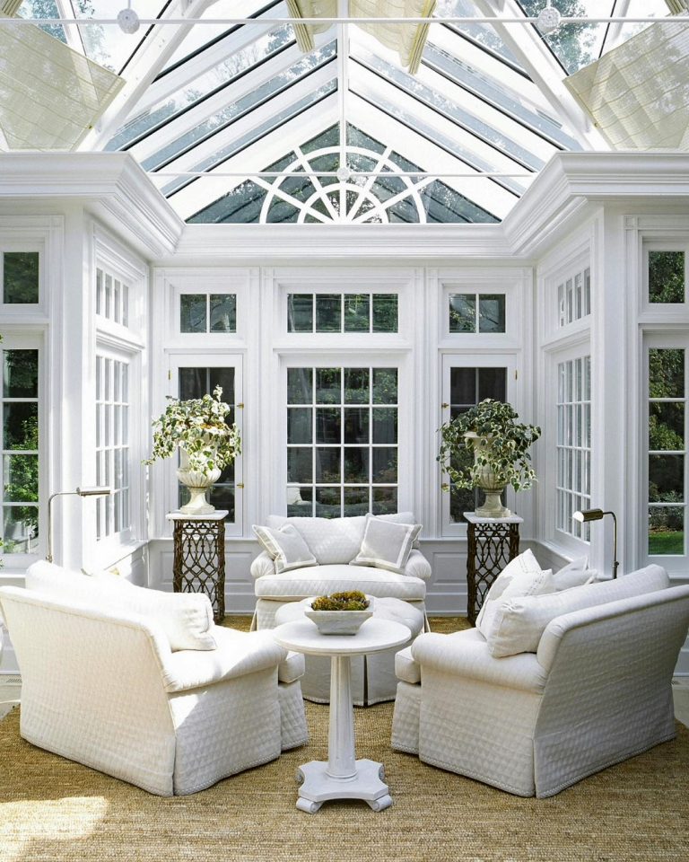 Traditional Colonial Estate with English Style Conservatory