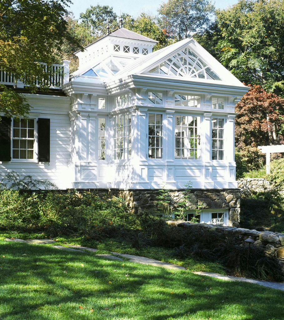 Traditional Colonial Estate with English Style Conservatory