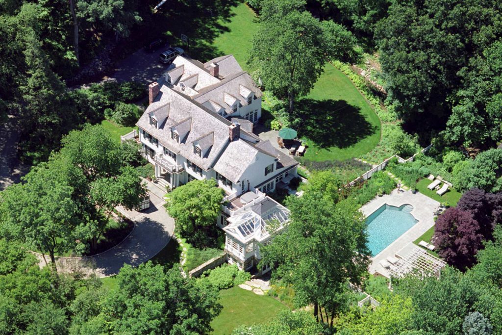Traditional Colonial Estate with English Style Conservatory