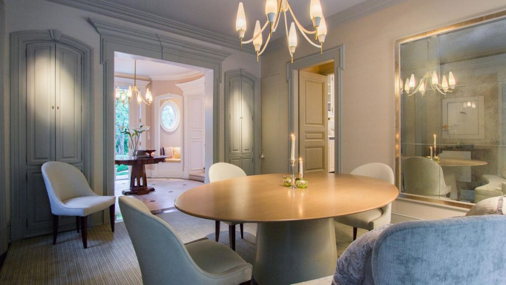 Understated Elegance of a Palladian Inspired Home in Beverly Hills ...