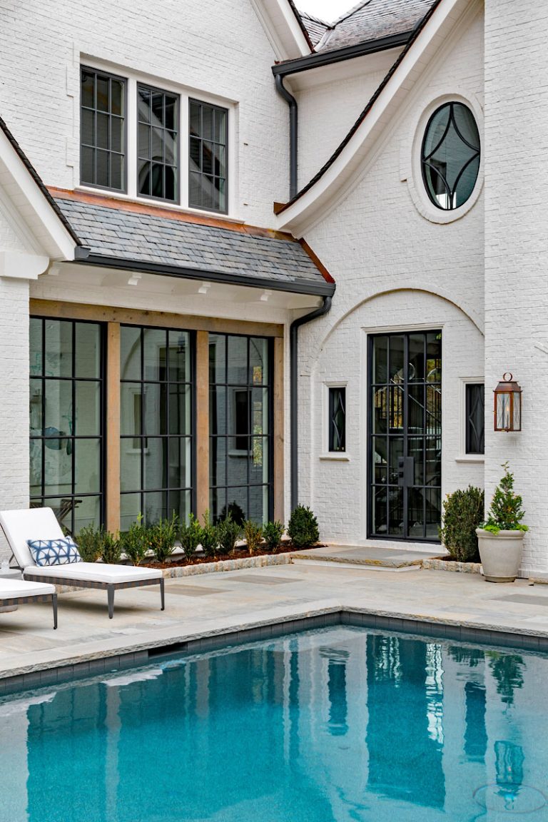 Stately Mansion: A Timeless Blend of Classic and Contemporary