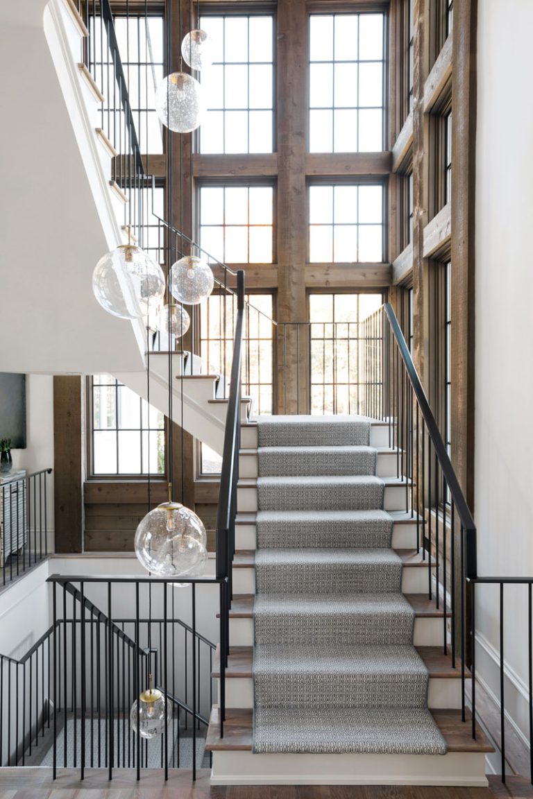 Stately Mansion: A Timeless Blend of Classic and Contemporary