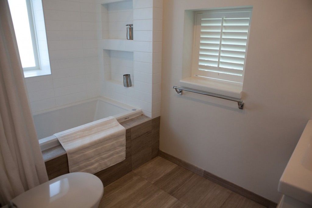 Coach House Offers Stylish Living In Small Space | iDesignArch ...