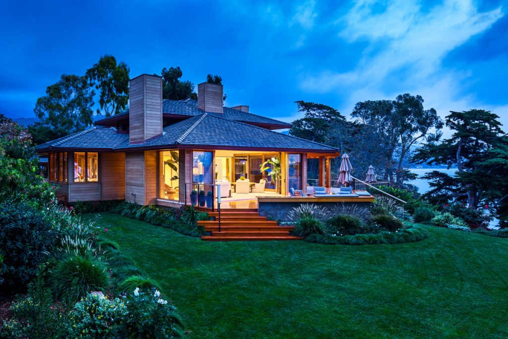 Modern Rustic Bungalow Retreat Overlooking Pacific Ocean