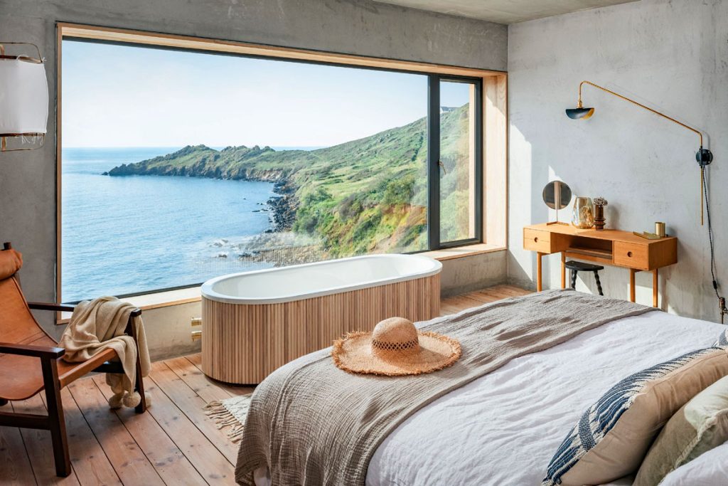 Modern Rustic Cottage in Cornwall with Spectacular Sea Views