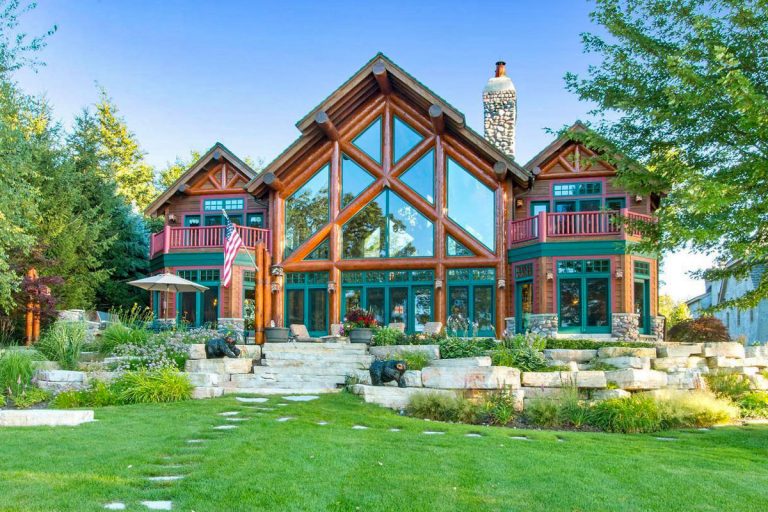 Lakeside Cedar Lodge with Private Pier and Spectacular View