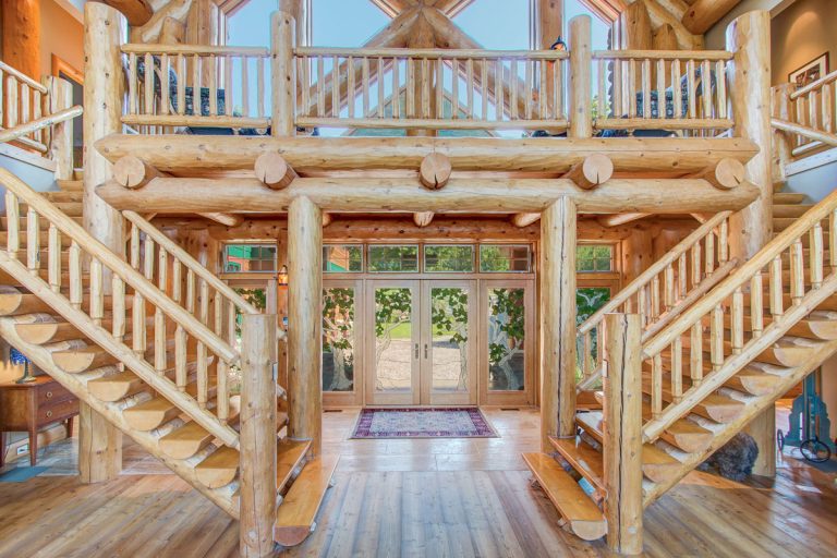 Lakeside Cedar Lodge with Private Pier and Spectacular View