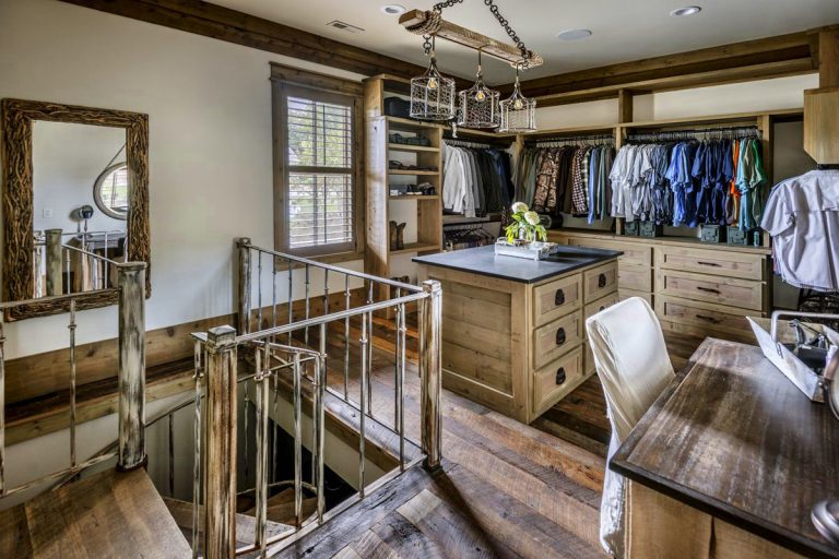 Rustic Country Estate With A Spectacular Backyard Oasis