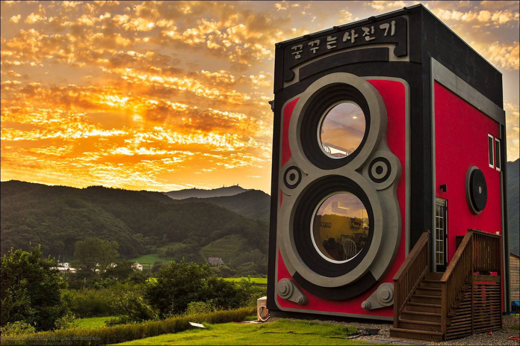Quirky Coffee House Shaped Like A Rolleiflex Twin-Lens Camera