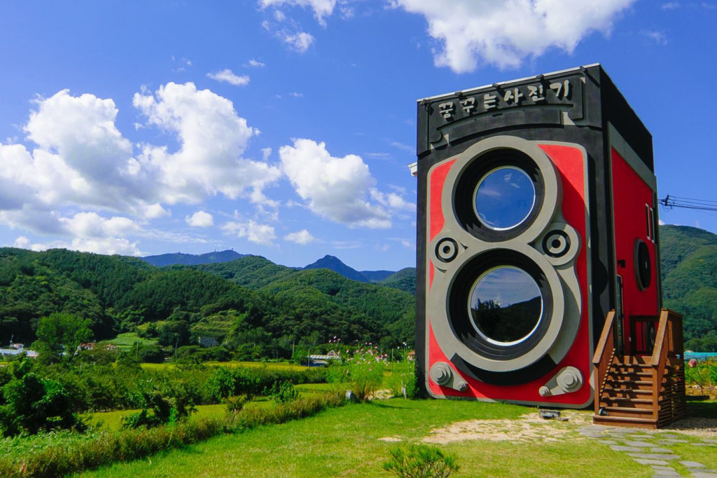 Quirky Coffee House Shaped Like A Rolleiflex Twin-Lens Camera