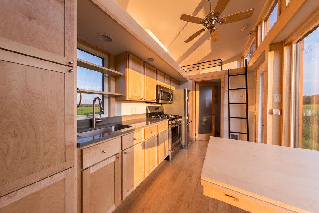 Comfortable Tiny Home RV Gives You The Freedom To Travel | iDesignArch ...