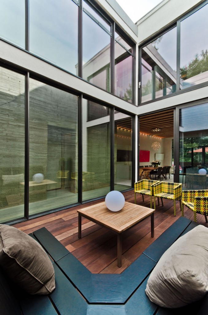 Ecological House In Montreal With Contemporary Exposed Beams ...