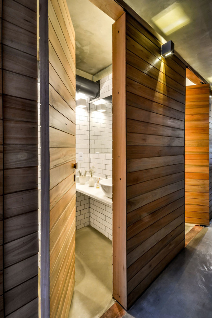 A Narrow Alley Transformed Into Cozy Restaurant El Papagayo ...