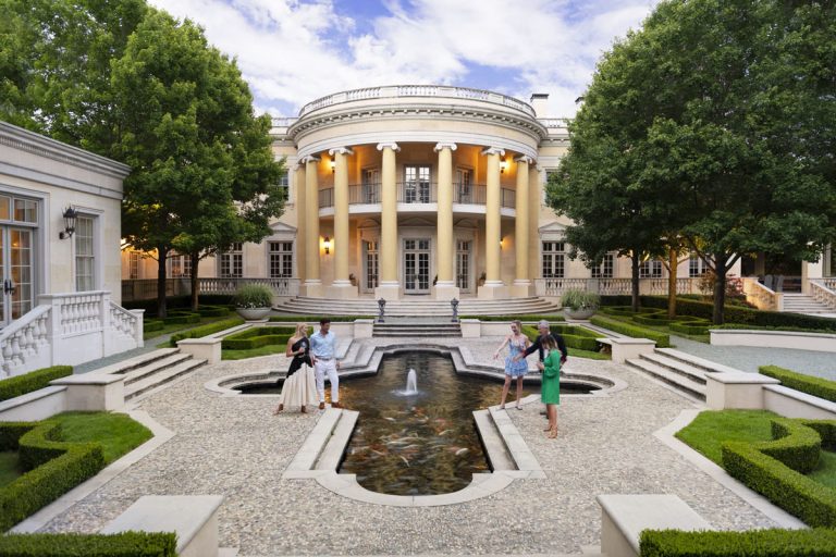 Palladian Neoclassical Mansion: The White House without the Politics