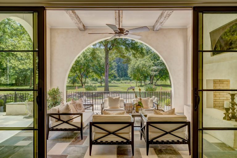 Rustic Contemporary Home with Transitional Architectural Style